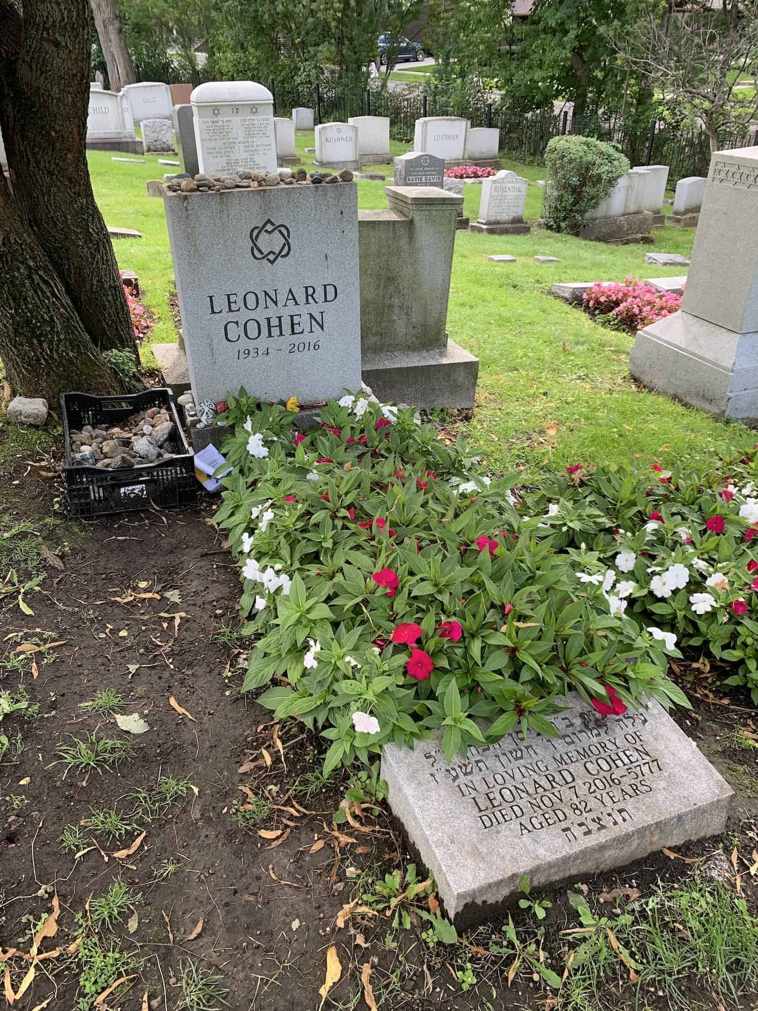 Le légendaire Leonard Cohen à Montréal - Wanderlust Over 70